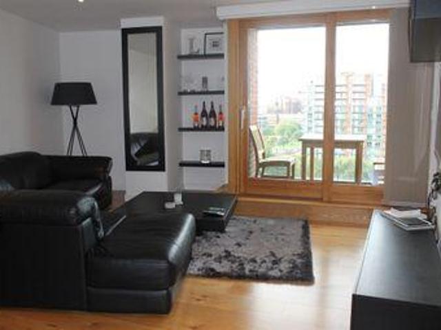2 Bedrooms Flat for sale in Candle House, Wharf Approach, Leeds LS1
