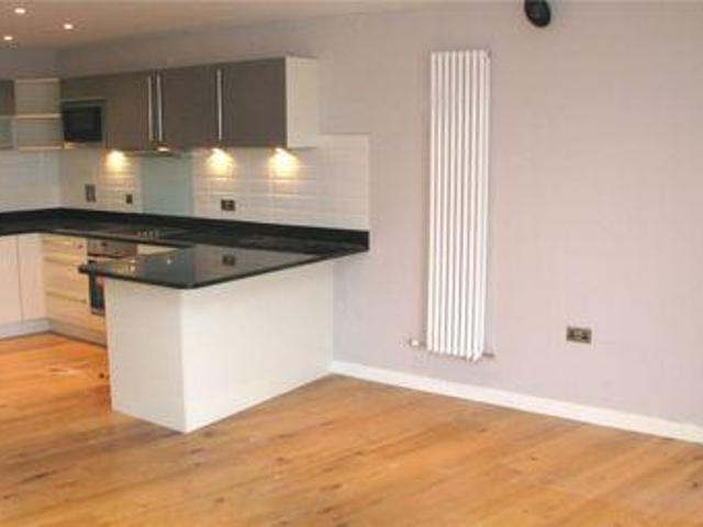 2 Bedrooms Flat for sale in Candle House, Wharf Approach, Leeds, West Yorkshire LS1