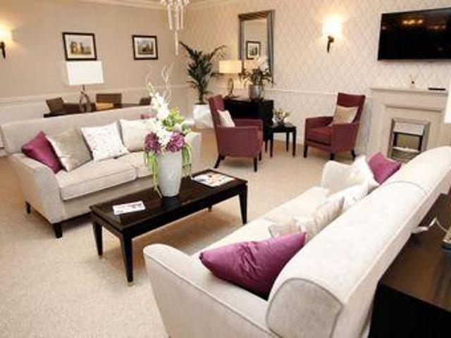 2 Bedrooms Flat for sale in Canterbury Road, Sittingbourne ME10