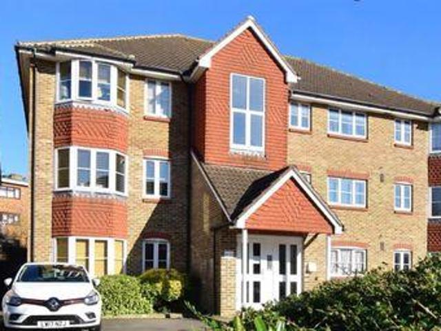 2 Bedrooms Flat for sale in Caraway Place, Wallington, Surrey SM6