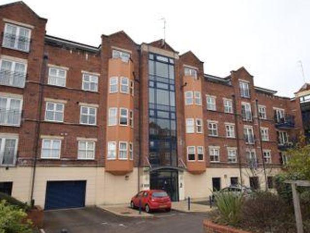 2 Bedrooms Flat for sale in Carisbrooke Road, Leeds, West Yorkshire LS16
