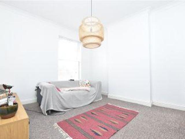 2 Bedrooms Flat for sale in Carmichael Road, London SE25