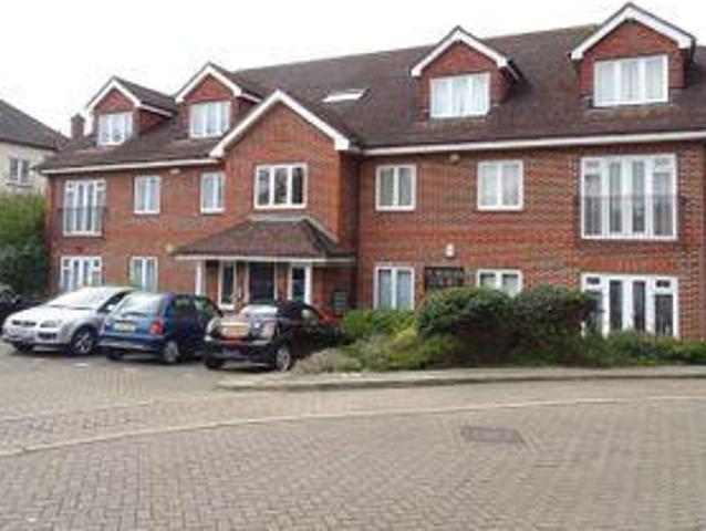 2 Bedrooms Flat for sale in Carpenters Close, New Barnet, Barnet EN5