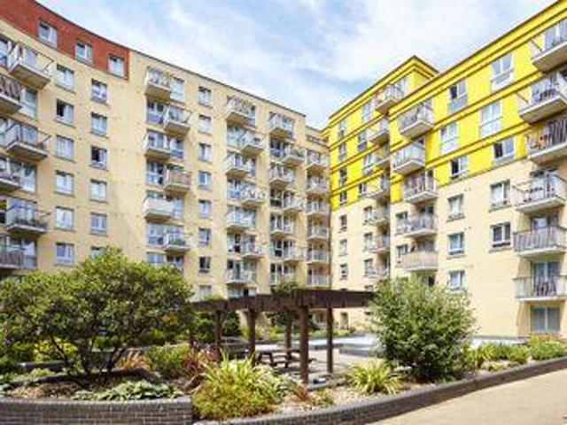 2 Bedrooms Flat for sale in Carronade Court, Eden Grove, London N7