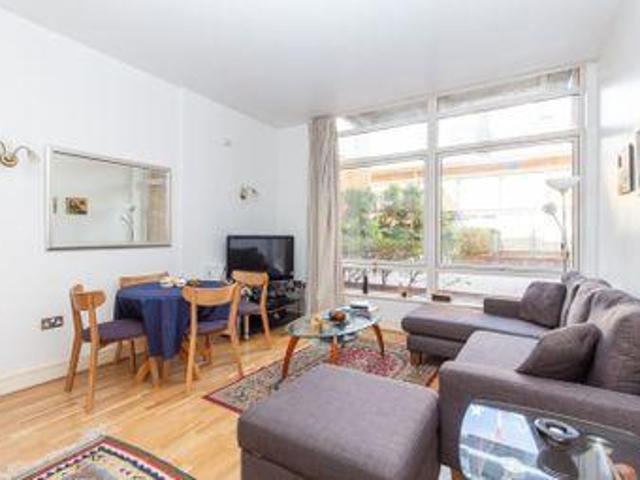 2 Bedrooms Flat for sale in Cassilis Road, London E14