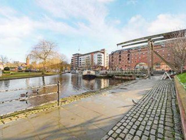 2 Bedrooms Flat for sale in Castle Quay, Manchester M15