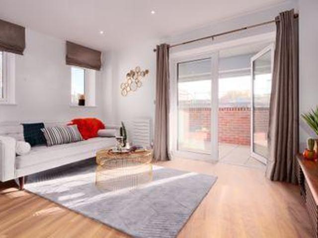 2 Bedrooms Flat for sale in Cezanne Road, Acton, London W3