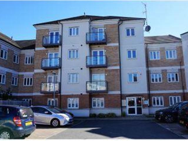 2 Bedrooms Flat for sale in Cezanne Road, Watford WD25