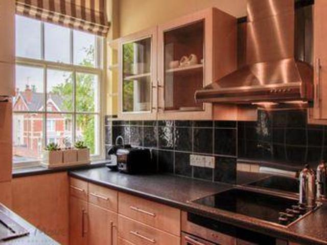 2 Bedrooms Flat for sale in Cedar Court Road, Cheltenham GL53