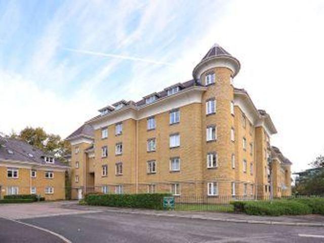 2 Bedrooms Flat for sale in Century Court, Woking GU21