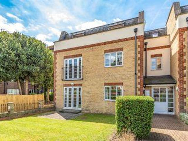 2 Bedrooms Flat for sale in Churton Place, Chiswick Village, London W4