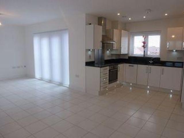 2 Bedrooms Flat for sale in Chadwick Road, Slough SL3