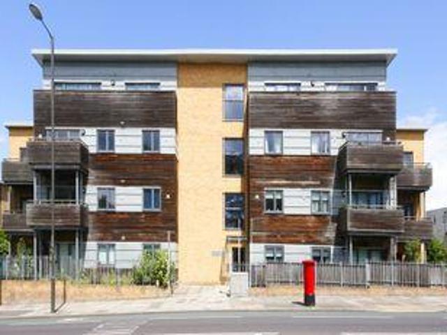 2 Bedrooms Flat for sale in Champion House, 209 Charlton Road, Charlton SE7
