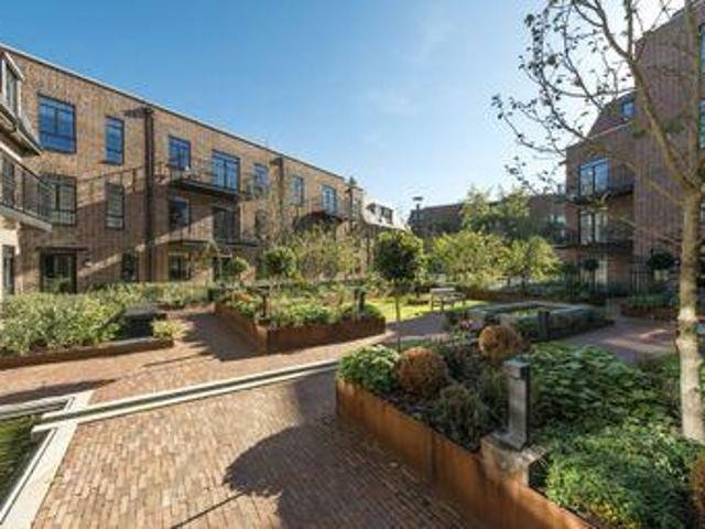 2 Bedrooms Flat for sale in Chandos Way, Wellgarth Road, London NW11