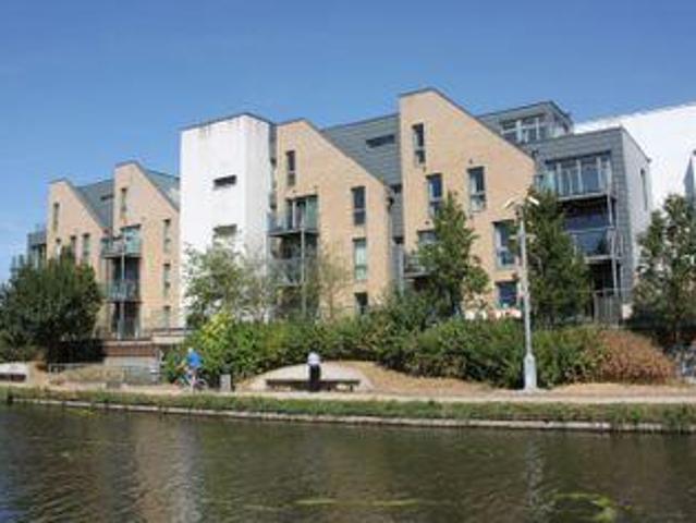 2 Bedrooms Flat for sale in Chantry Close, West Drayton UB7