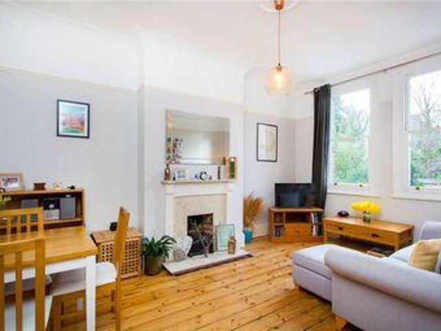 2 Bedrooms Flat for sale in Charleville Circus, London SE26
