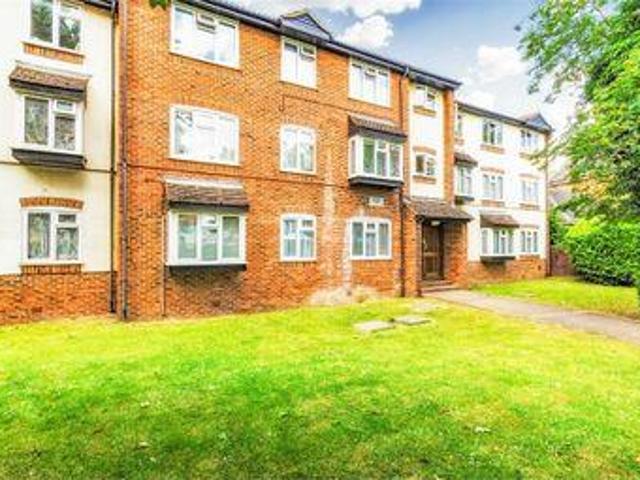 2 Bedrooms Flat for sale in Chartwell Court, Church Road, Hayes, Middlesex UB3