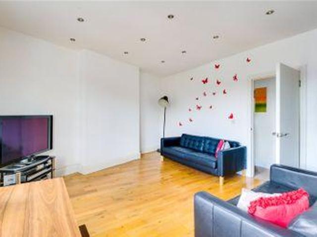 2 Bedrooms Flat for sale in Charteris Road, London NW6