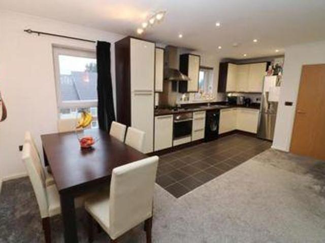2 Bedrooms Flat for sale in Chelmer Road, Chelmsford, Essex CM2