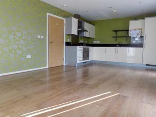 2 Bedrooms Flat for sale in Chelmer Road, Chelmsford, Essex CM2