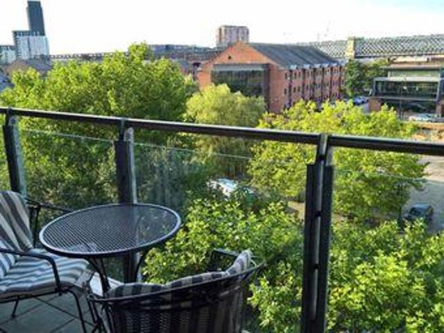 2 Bedrooms Flat for sale in Chester Road, Manchester M15