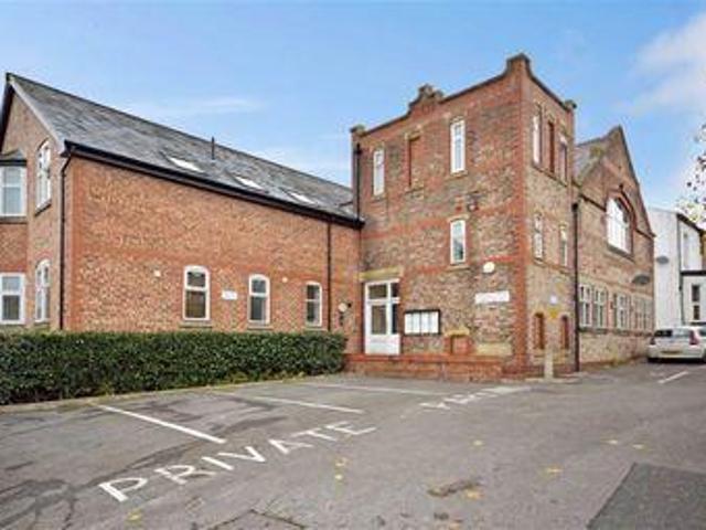 2 Bedrooms Flat for sale in Chester Street, Prestwich M25