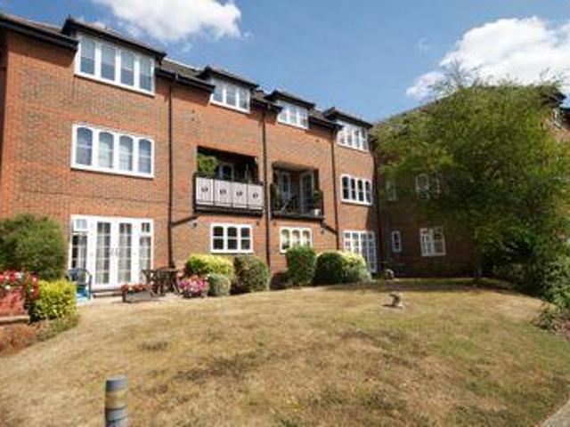 2 Bedrooms Flat for sale in Chestnut Court, Carew Road, Northwood HA6