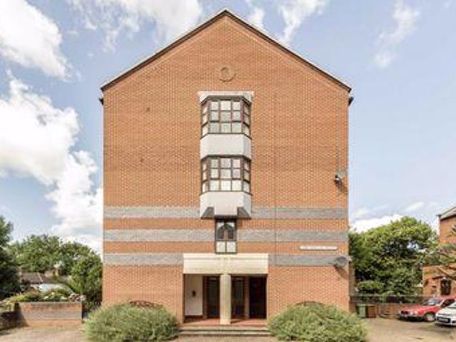 2 Bedrooms Flat for sale in Cherry Garden Street, London SE16