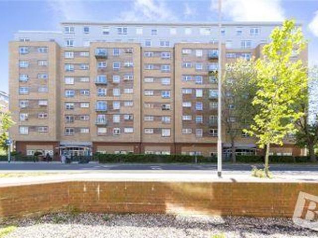 2 Bedrooms Flat for sale in Cherrydown East, Basildon, Essex SS16