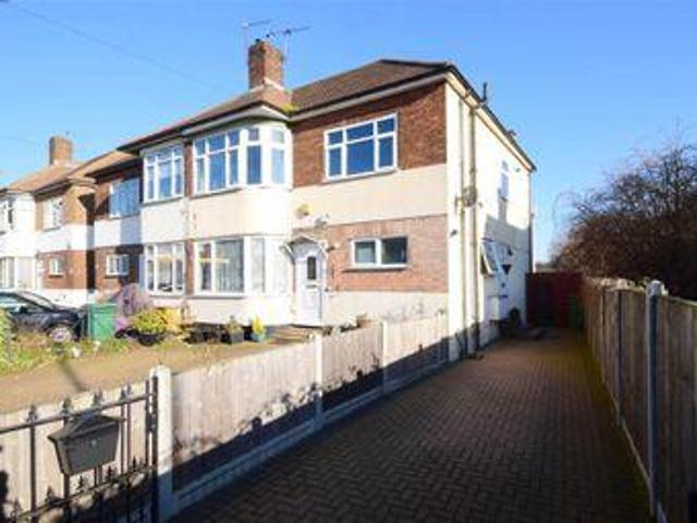 2 Bedrooms Flat for sale in Chigwell Road, Woodford Green, Essex IG8