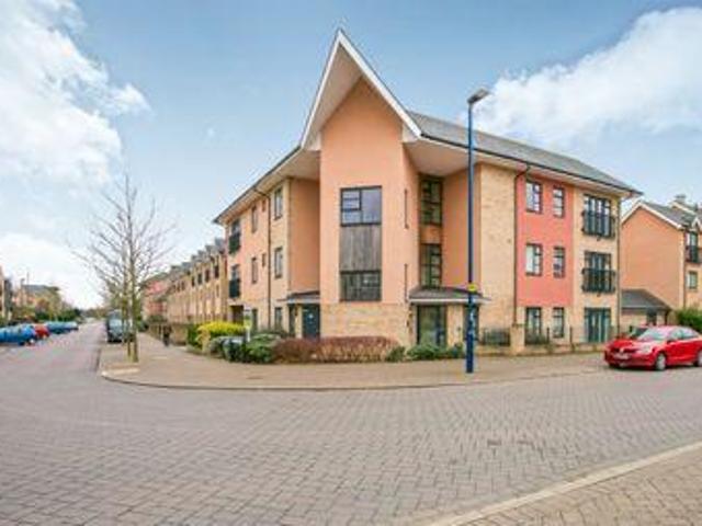 2 Bedrooms Flat for sale in Chieftain Way, Cambridge CB4