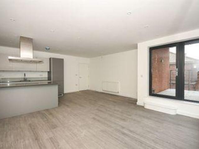 2 Bedrooms Flat for sale in City Place, Victoria Road, Chelmsford CM1
