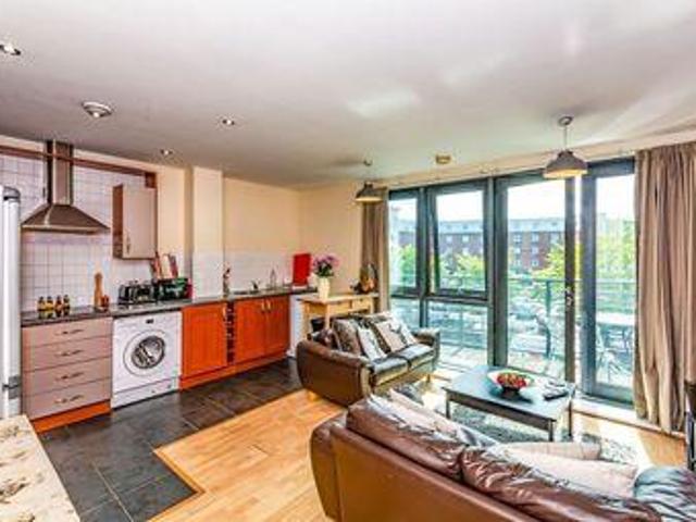 2 Bedrooms Flat for sale in City South, 39 City Road East, Manchester M15