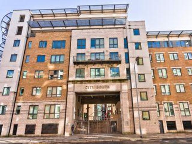 2 Bedrooms Flat for sale in City South, City Road East, Manchester M15