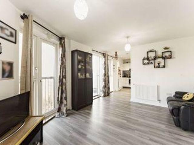 2 Bedrooms Flat for sale in Claret Court, Connersville Way, Croydon CR0