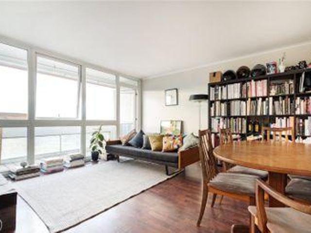 2 Bedrooms Flat for sale in Clare House, 10 Hawthorn Avenue, London E3