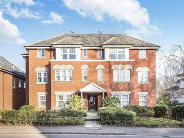2 Bedrooms Flat for sale in Claremont Avenue, Woking GU22