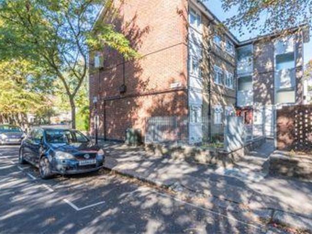 2 Bedrooms Flat for sale in Claremont Road, Forest Gate, London E7