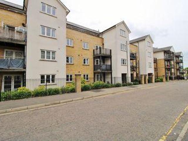 2 Bedrooms Flat for sale in Clarendon Way, Colchester CO1