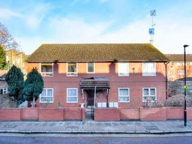 2 Bedrooms Flat for sale in Clark Street, London E1