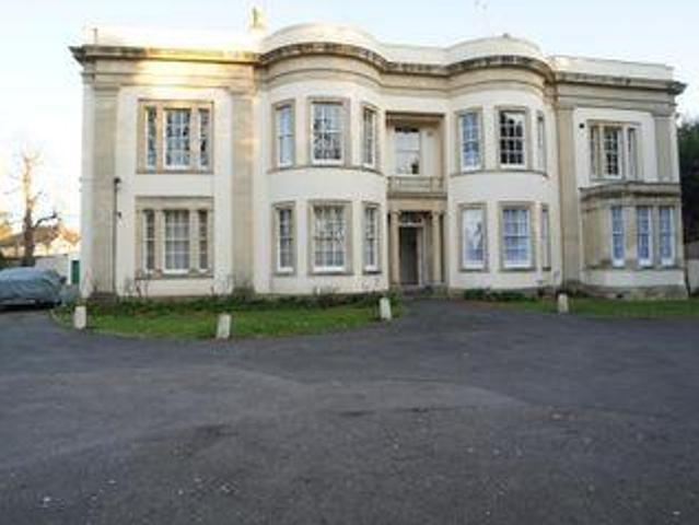 2 Bedrooms Flat for sale in Cleevewood House, Cleevewood Road, Downend BS16