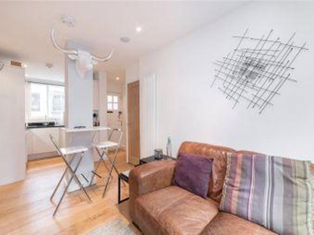 2 Bedrooms Flat for sale in Cleveland Court, 86 90 Cleveland Street, London W1T