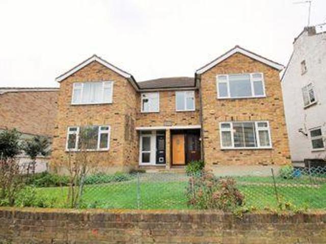 2 Bedrooms Flat for sale in Cleveland Road, London E18