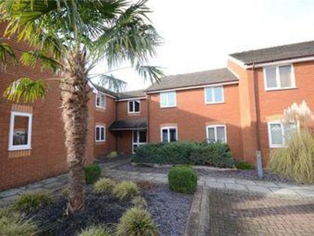 2 Bedrooms Flat for sale in Cleves Court, Firs Avenue, Windsor SL4