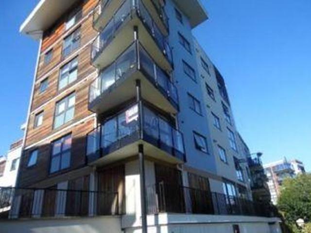 2 Bedrooms Flat for sale in Clifford Way, Maidstone, Kent ME16