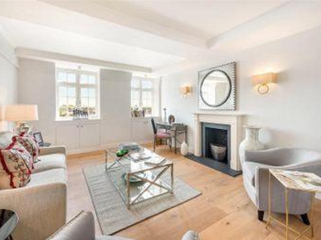 2 Bedrooms Flat for sale in Cranmer Court, Whiteheads Grove, London SW3