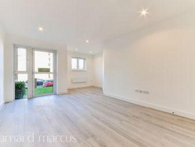 2 Bedrooms Flat for sale in Cranley Gardens, Wallington SM6