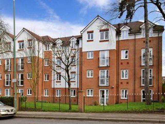 2 Bedrooms Flat for sale in Cranley Gardens, Wallington, Surrey SM6