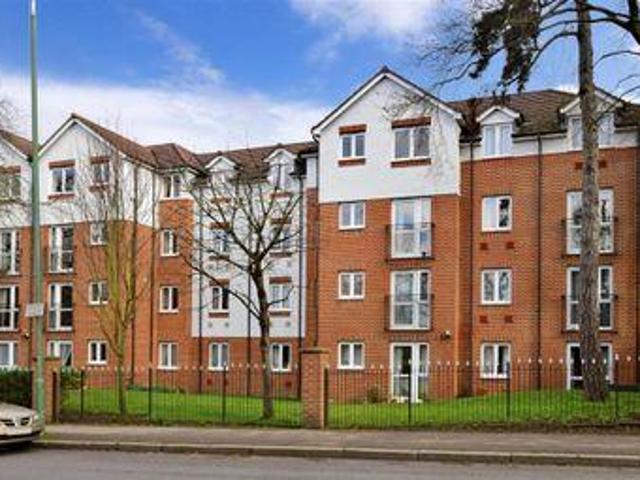 2 Bedrooms Flat for sale in Cranley Gardens, Wallington, Surrey SM6