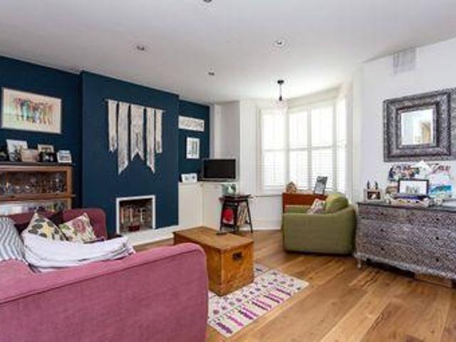 2 Bedrooms Flat for sale in Crayford Road, London N7